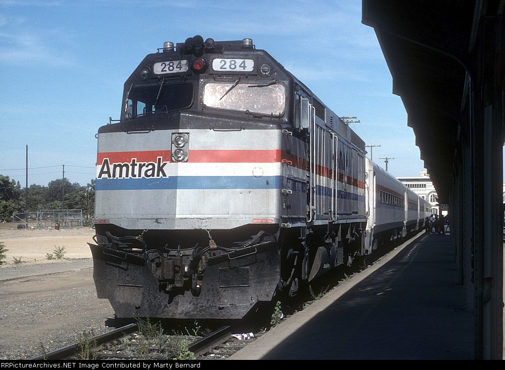 AMTK 284 With Train 725